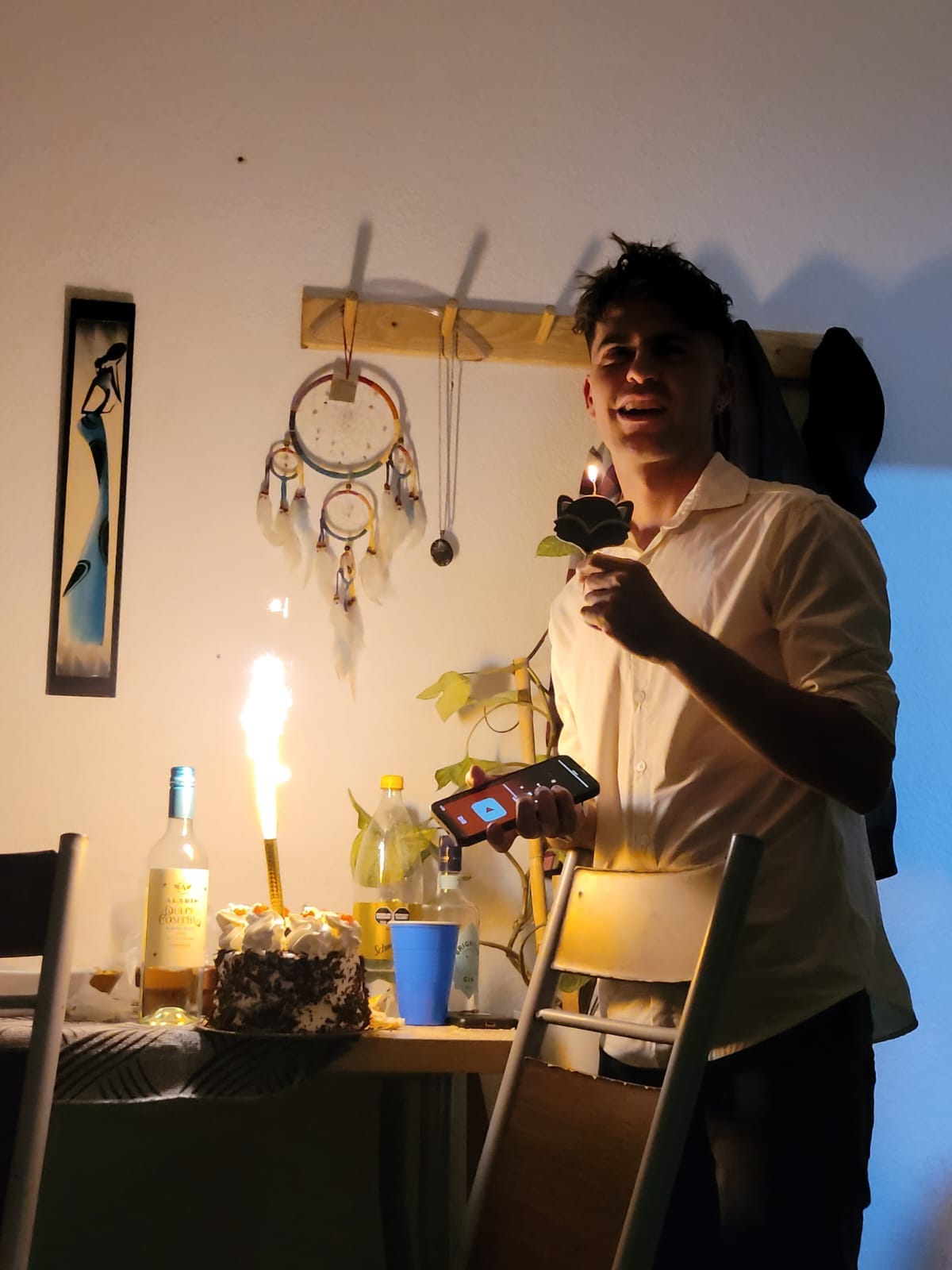 Son 26 querido amigo, y hemos dejado soles y lunas, por querer tocar las estrellas. Hemos ...