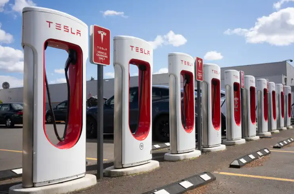 Plugging into the Future: Top 5 EV Charging Networks in the US | by theBloggingMachine | Medium