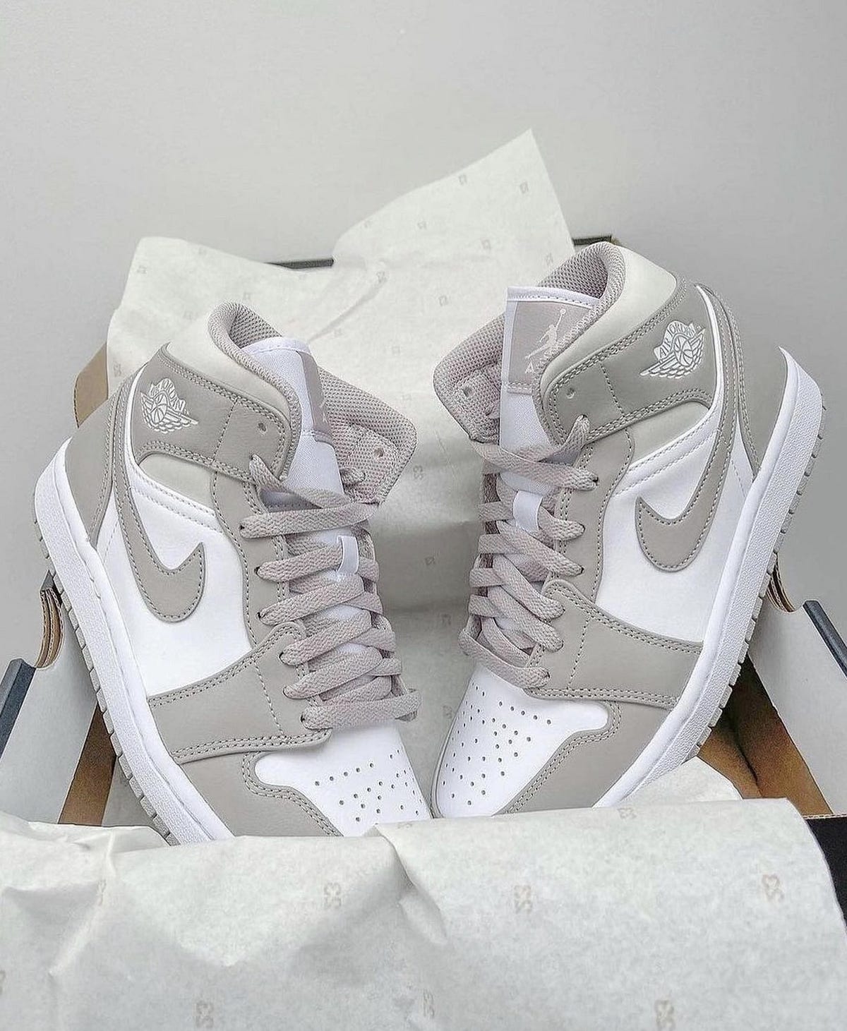 Air Jordan 1 Mid Linen - Nextsneakers - Medium