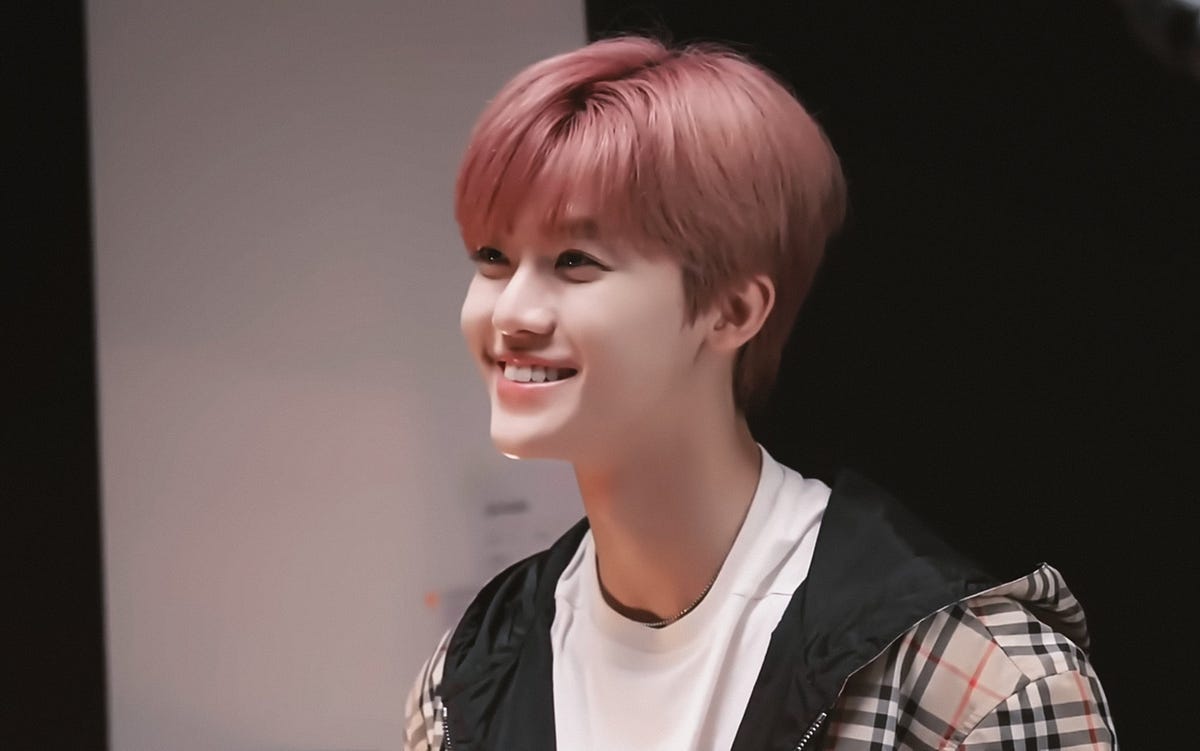 Pemilik Senyum Indah Happy Birthday Na Jaemin You are 23 years old😆 Bahagia dan sehat selalu ya ...