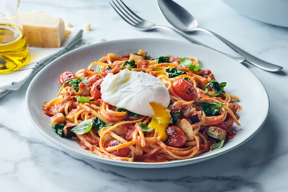Spinach and Tomato Pasta with Poached Egg | by Nutritionist Vasundhara ...