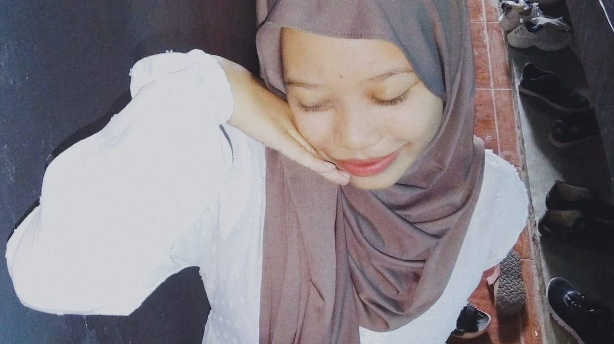 I let myself be me. hari dimana aku berhenti hidup dibawah… | by Moonlight | Oct, 2024 | Medium