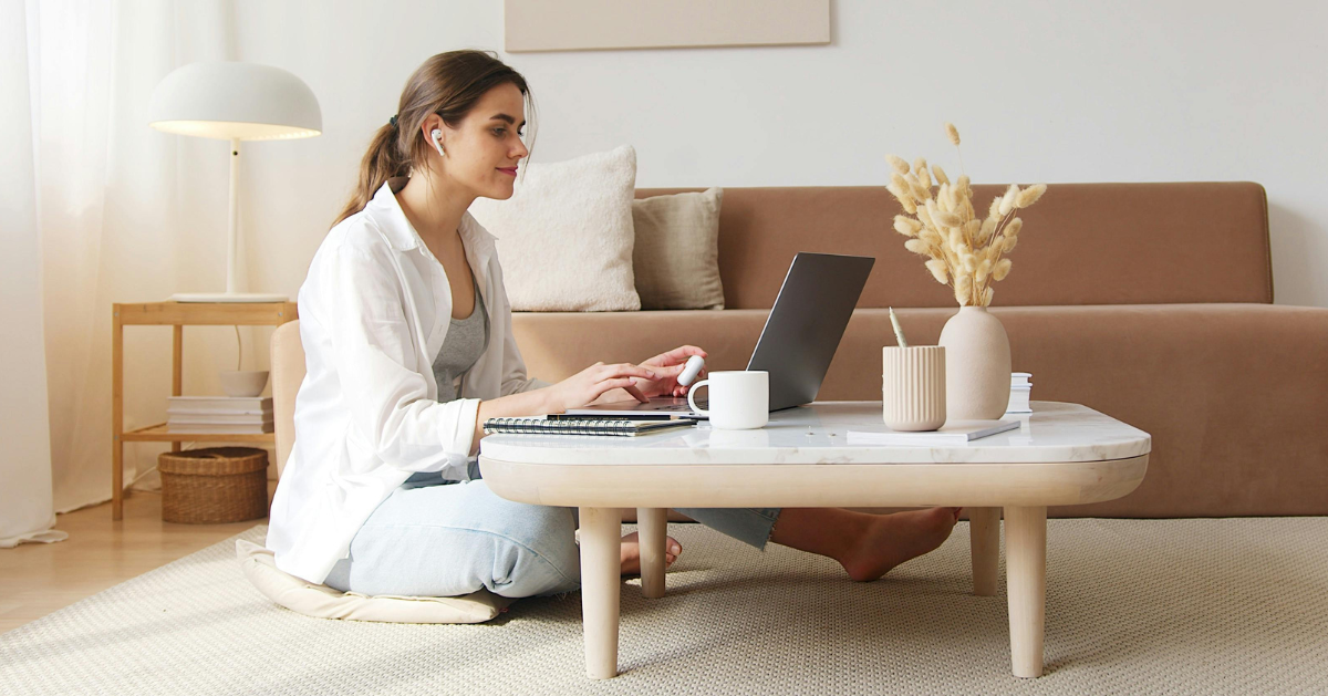 Love Yourself? Signs of an Insecure Woman on Social Media | by RELATIONSHIP GUIDE | Jan, 2024 ...