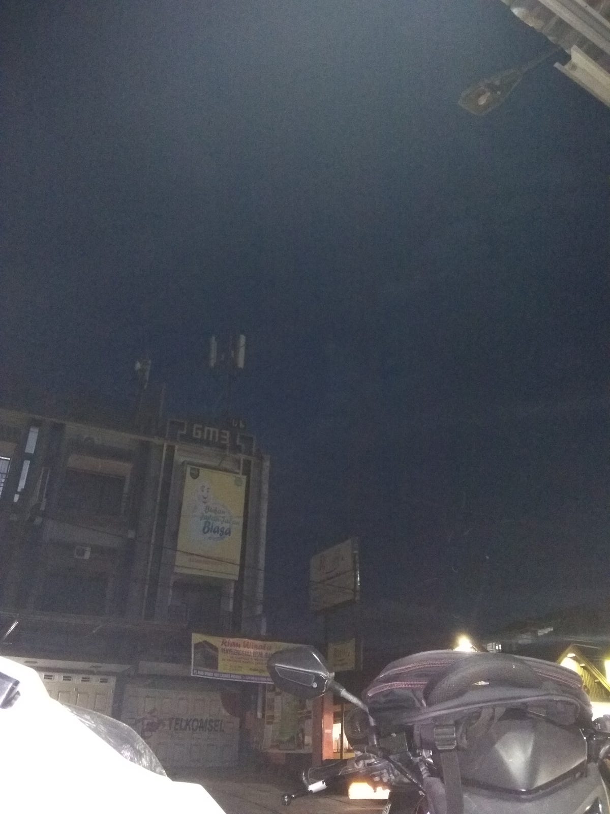 Senja. Di ufuk barat matahari mulai terbenam… | by Pariyadi Saputra | Medium