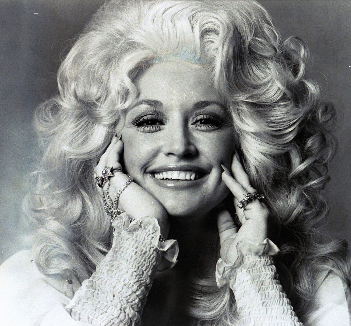 Dolly Parton is Exuberant, Aquiver With the Life-Force She Brings to ...
