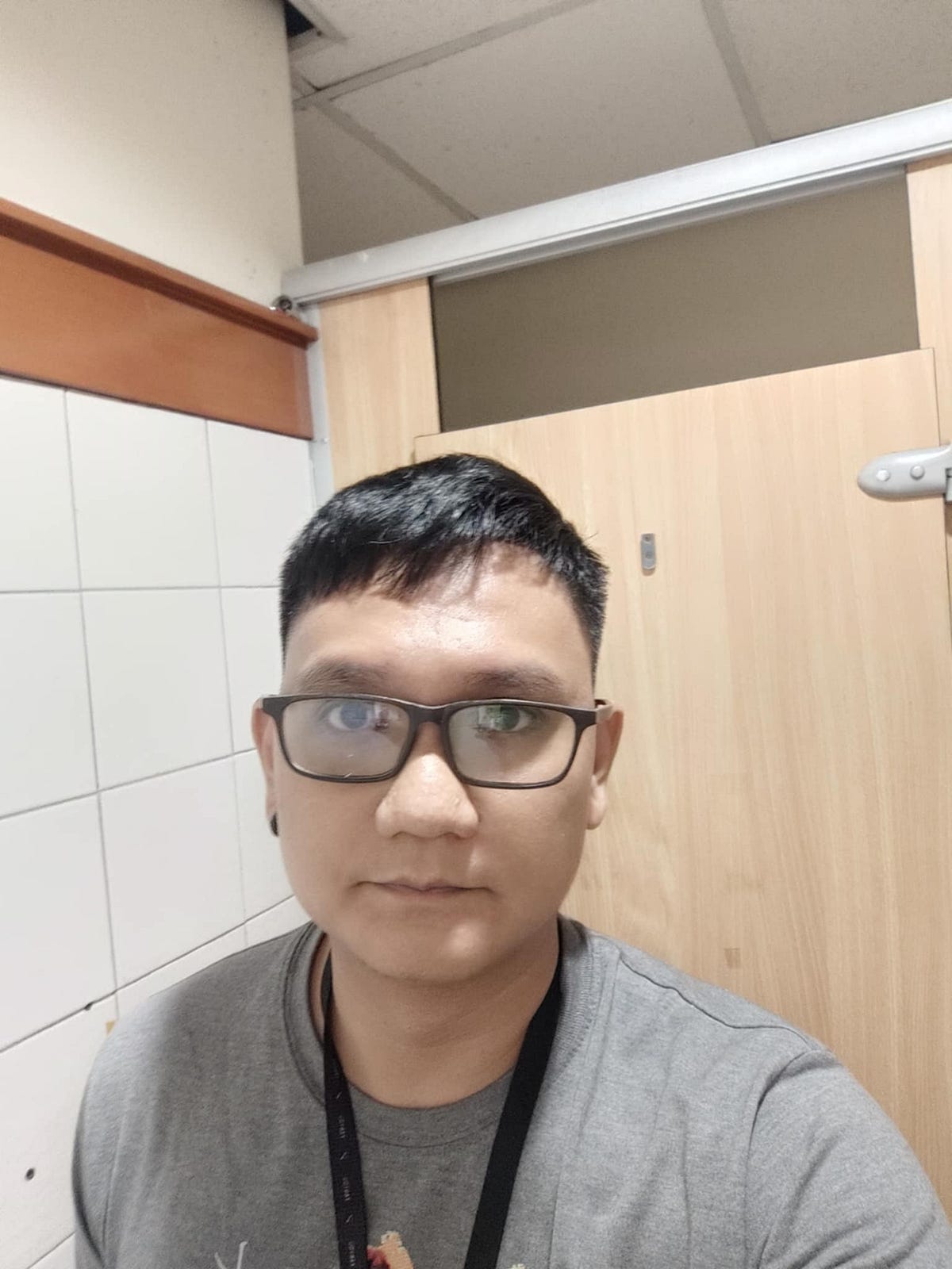 I Look Ugly. I look ugly. | by Kregian Vareare Miral | Jul, 2025 | Medium