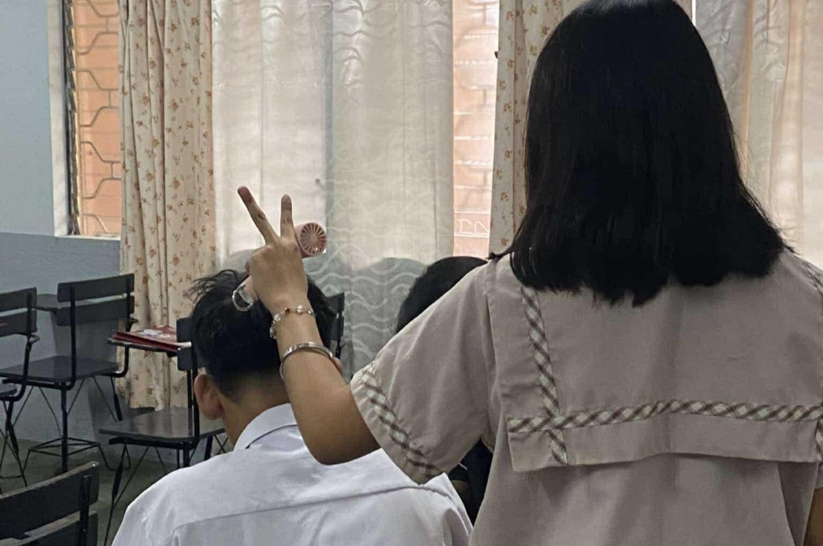 Kasabay ng pag ikot ng mundo ang pag takbo mo sa isip at panaginip ...