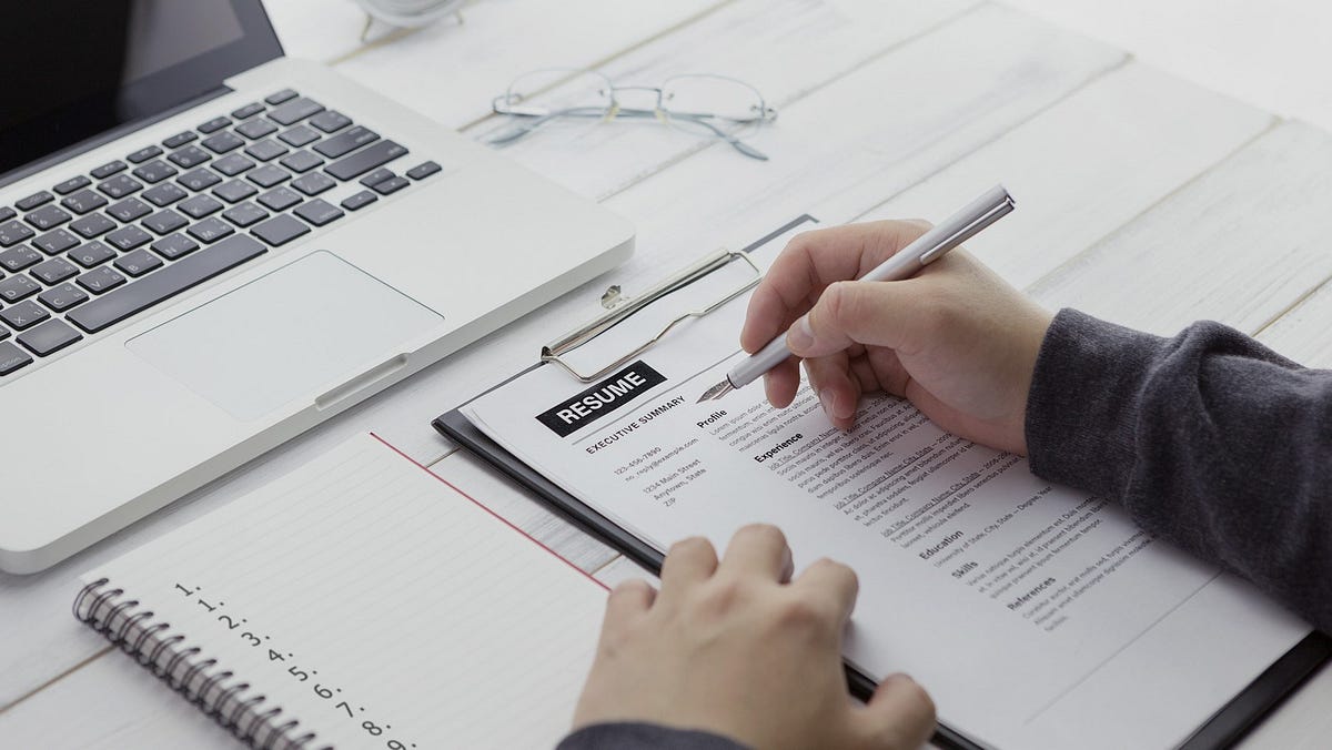 Do’s and Don’ts of Professional Resume Writing | by Elma Davis | Medium