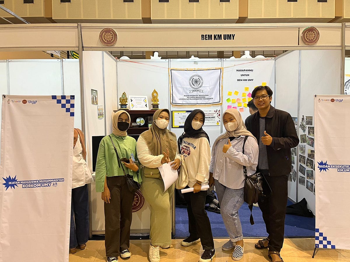 Artikel student fair tentang ukm BEM | by Anggi Kurnia | Medium
