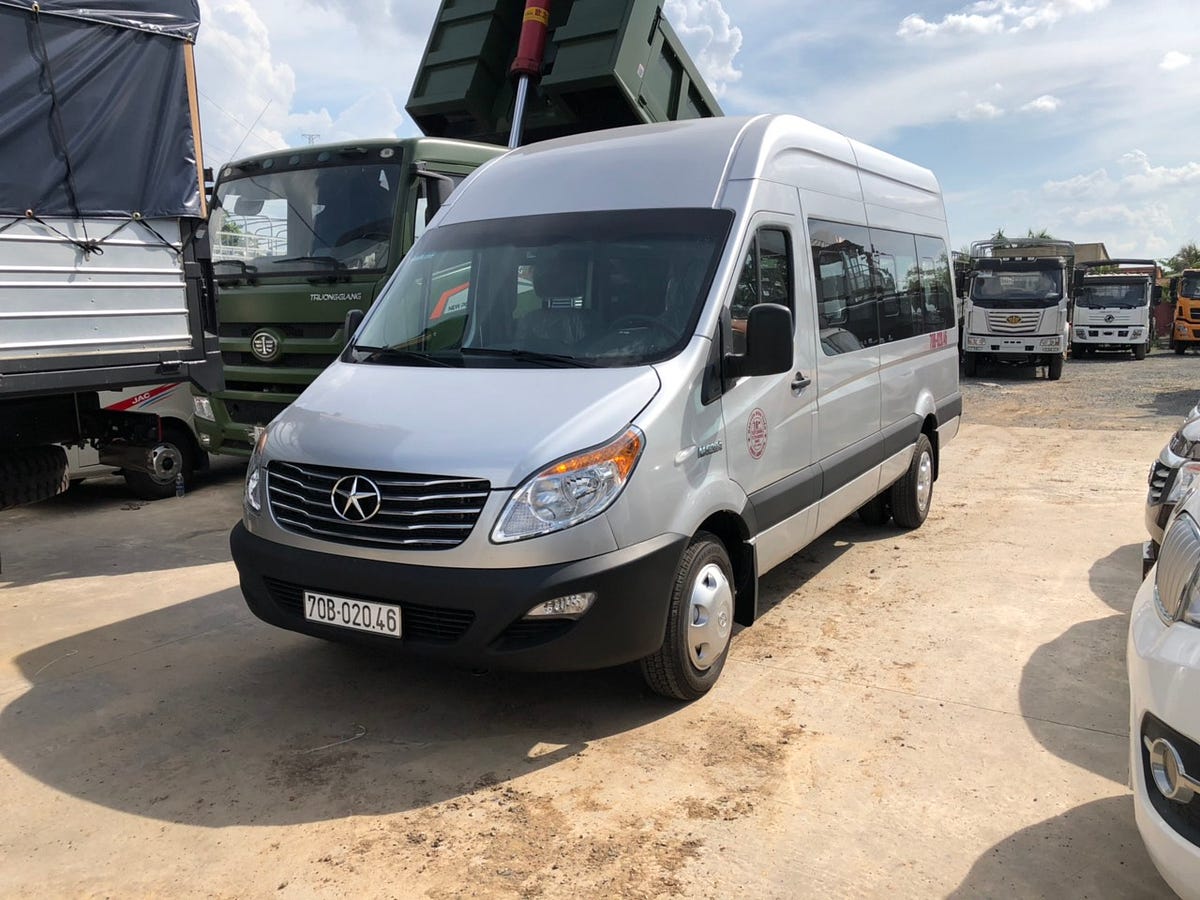 XE 16 CHỖ JAC. xe jac 16 chỗ | by Ô Tô Phú Mẫn | Medium