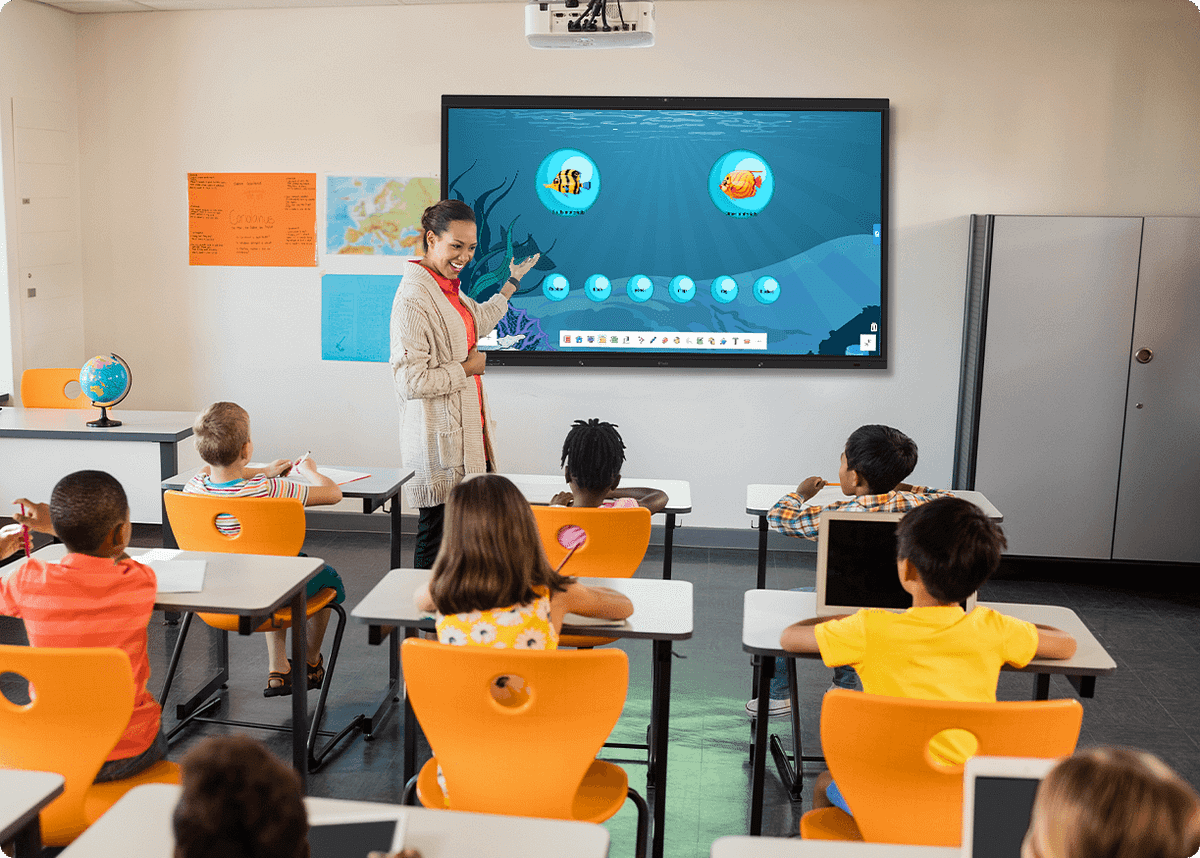 Bridging Eras: Unveiling the Evolution from Traditional Blackboards to ...