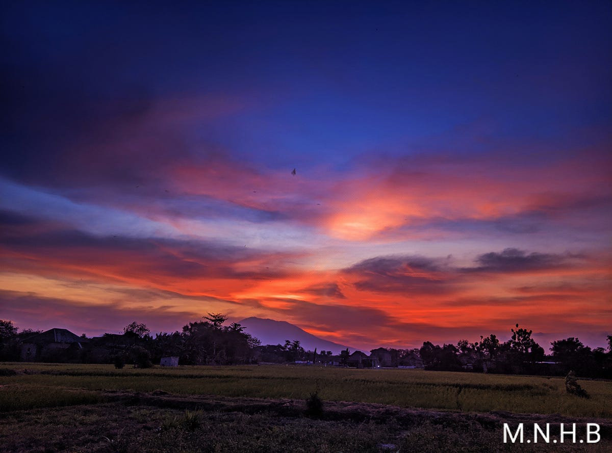 Ini Kisah Tentang Senja dan Langit Biru | by Muhammad Nasihathullah Haq Babis | Medium