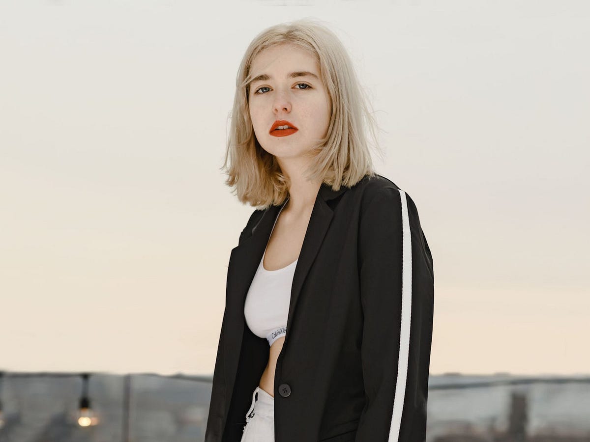 蝸牛情歌：Snail Mail. 這位 19 歲少女 Lindsey Jordan… | by 林貓王 | 音樂是這世界上最美好的事 | Medium