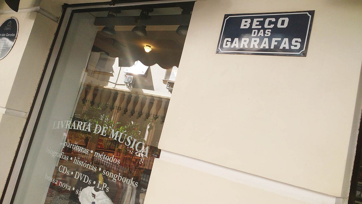 Visita ao Beco das Garrafas. No início de dezembro estive no Rio… | by ...