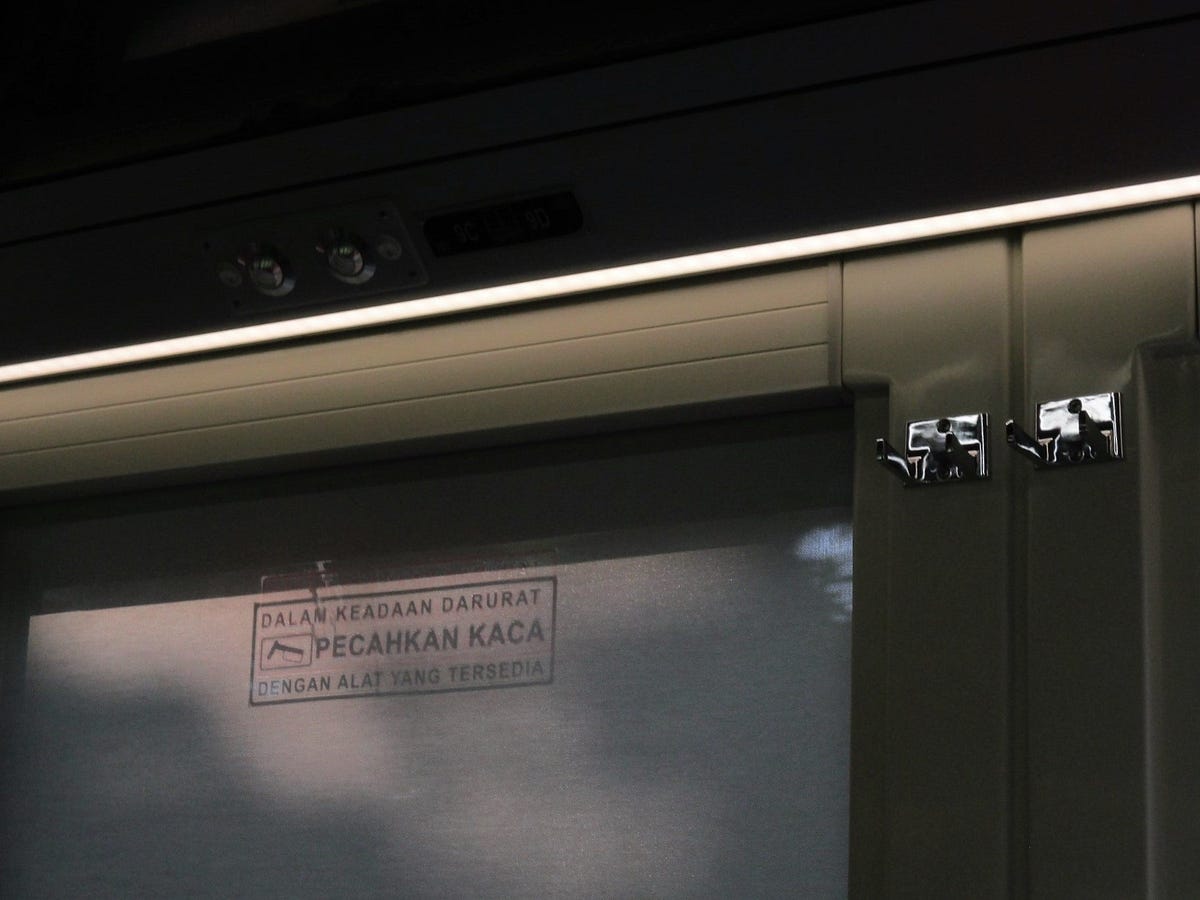 Pecahkan Kaca Dalam Keadaan Darurat | by Ilya Saptarini | Medium