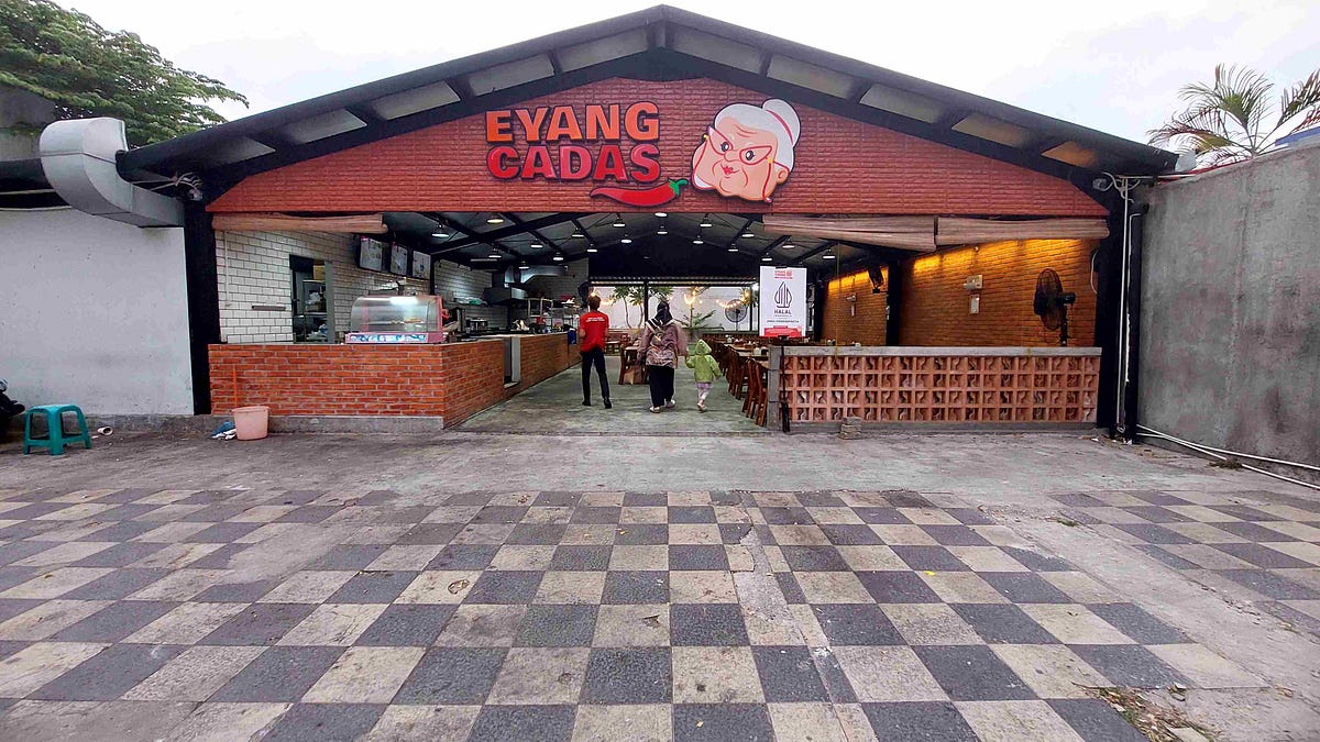Cerita Menikmati Masakan di Restoran Eyang Cadas | by Pandu Aryantoro ...