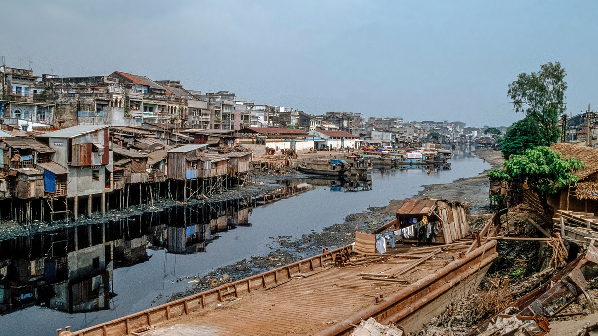Slum Tourism: Western Perspectives on South and East Country ...