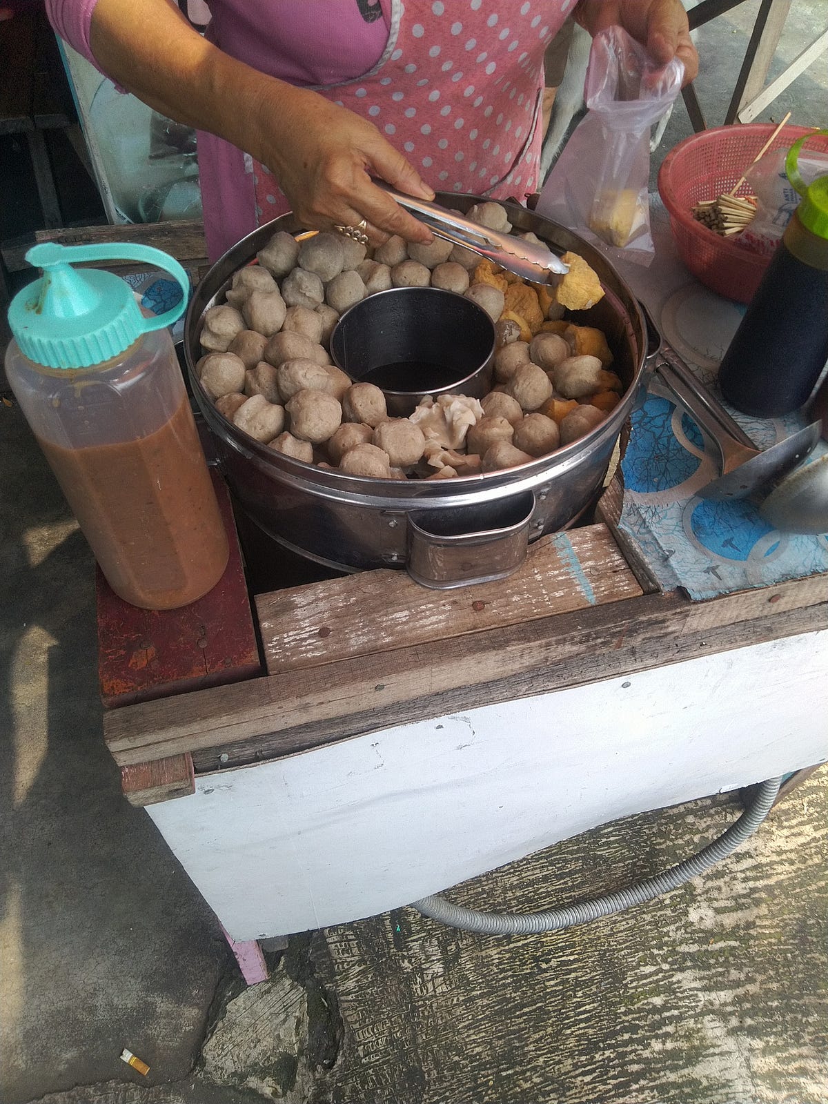 Habis Beli Pentol Disini 2x Di Depan Alfamidi Pandaan Rasanya Sangat Enak Dan Mantab Gerobaknya