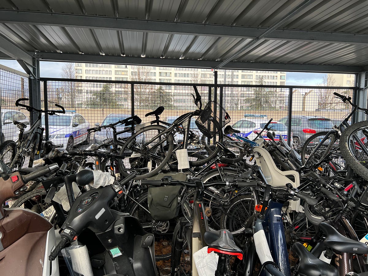 Vélo volé. Voleurs piégés.. On nous vole un vélo électrique. On… | by ...