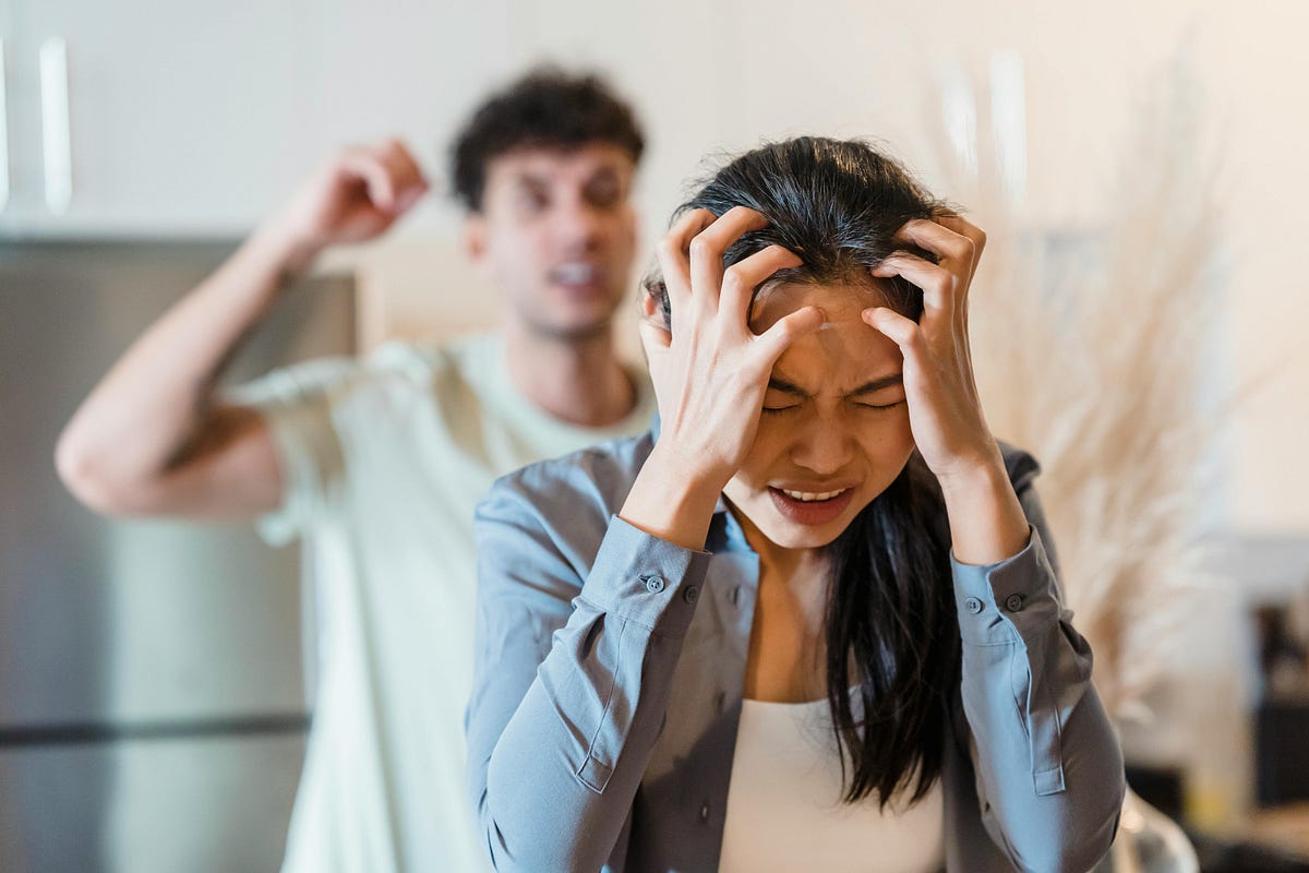 30 Jaw Dropping Signs You’re Dating a Control Freak (And How to Break ...