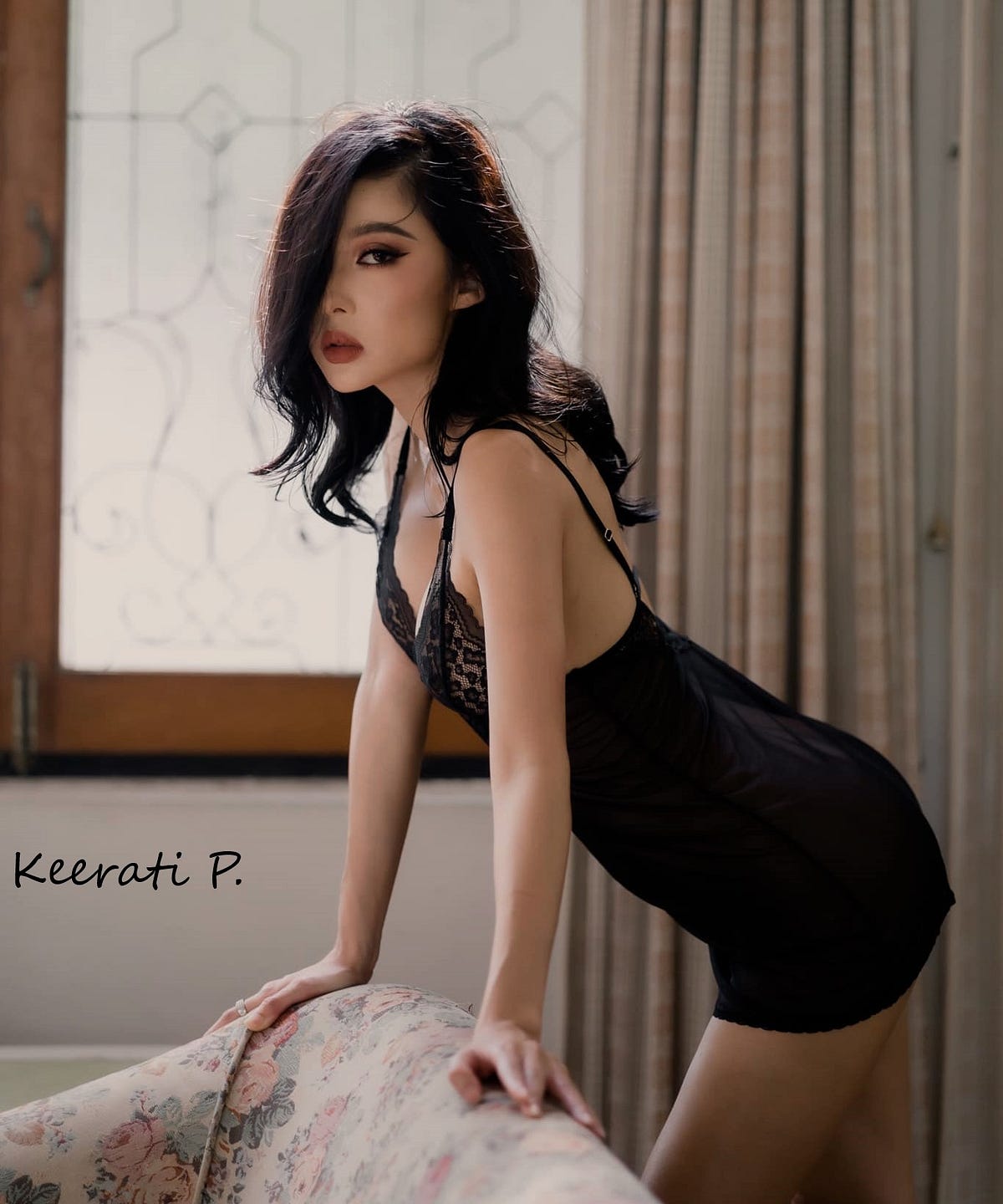 In black - Keerati Phornprapha - Medium