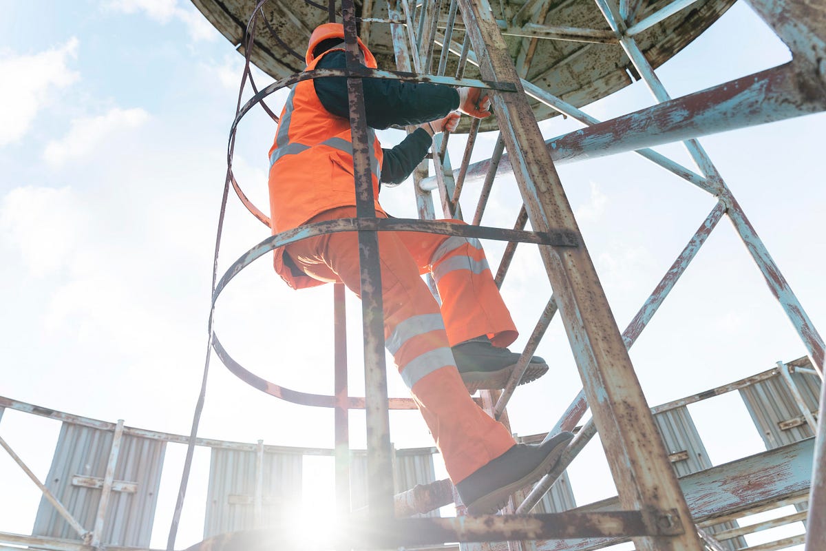 Reaching New Heights Safely: The Importance of Working at Heights ...