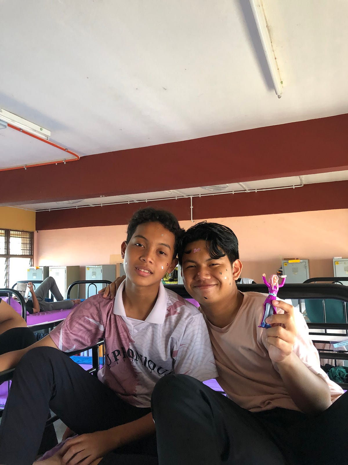 Dorm tiga : 3. Faqih redha je kena take photo masa ni… | by Aqey amzah ...