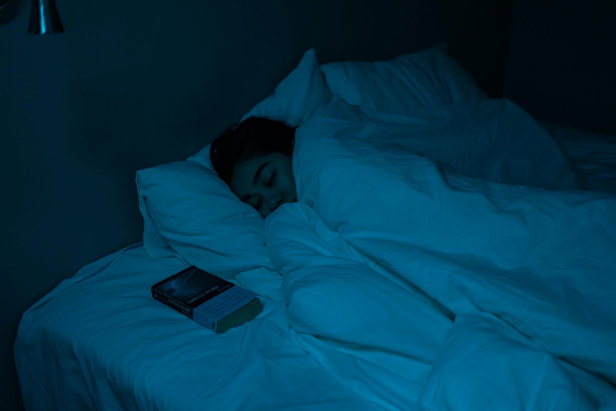 How I Read a Book a Week: Practical Tips for Busy People | by Mitra ...