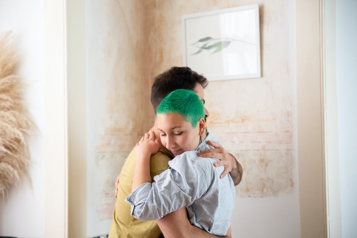 7 common types of hugs & the meaning behind each | by The Human ... 7 common types of hugs & the meaning behind each | by The Human ...