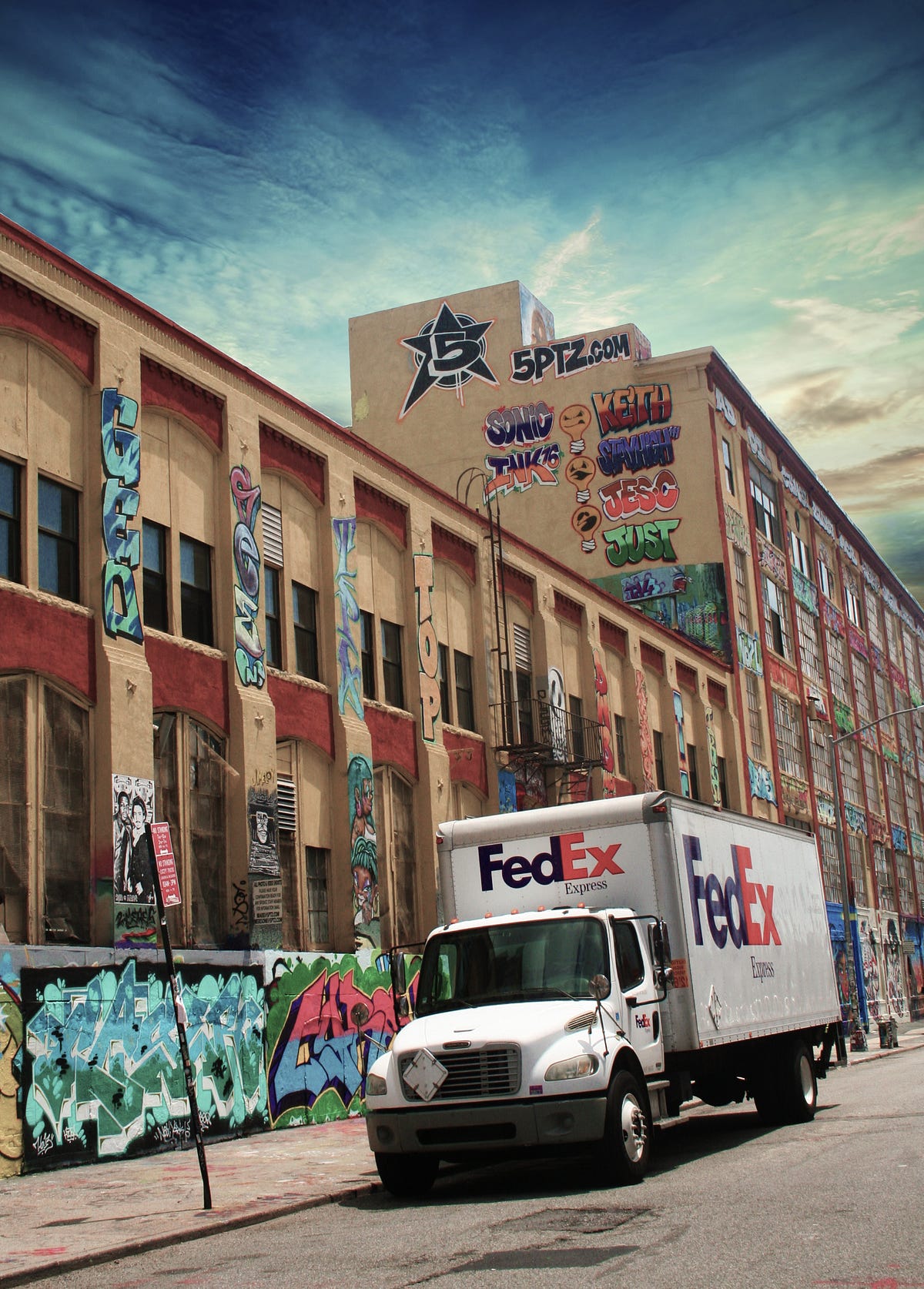 FIVE POINTZ Terre Sainte du Graffiti | by Sébastien Tourrette | Medium