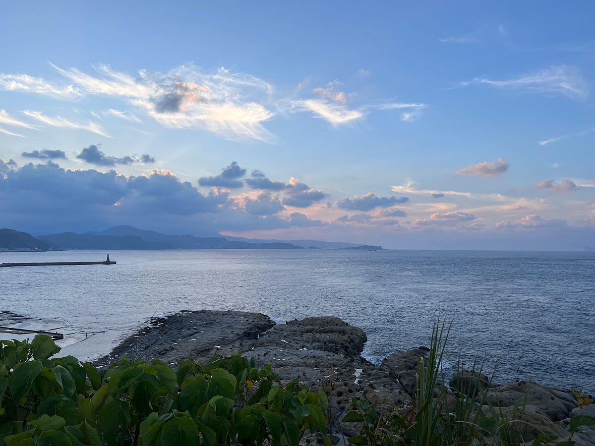 [Poem10]Tears are the taste of the sea(眼淚是海的味道) | by Lin Ye | Medium