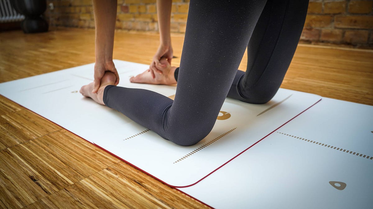 How to keep your yoga mat clean. A guide to help you keep yours clean… | by Stefan Hueck | Medium