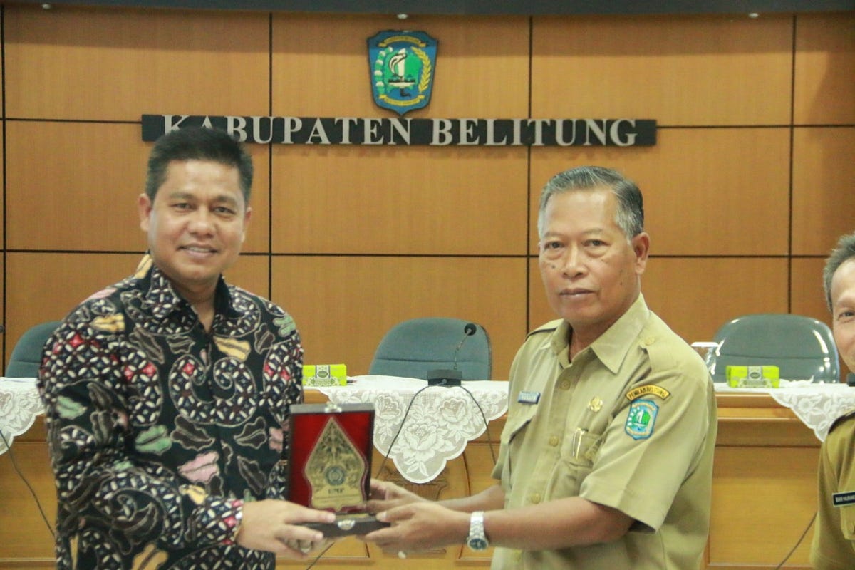 Berikan Beasiswa Penuh Kedokteran, Pemkab Belitung Kirim Dua Putra ...