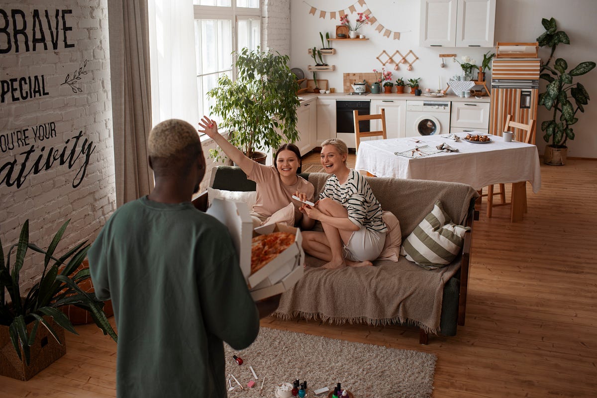 Living with Roommates: Top Tips for New Graduates | by Uniplaces team ...