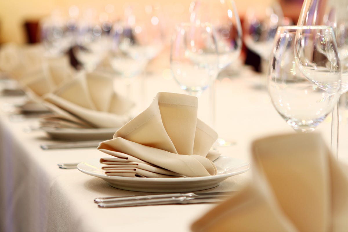 Restaurant and Banquet Hall Table Linen Ideas | by Aishwaryalp | Medium