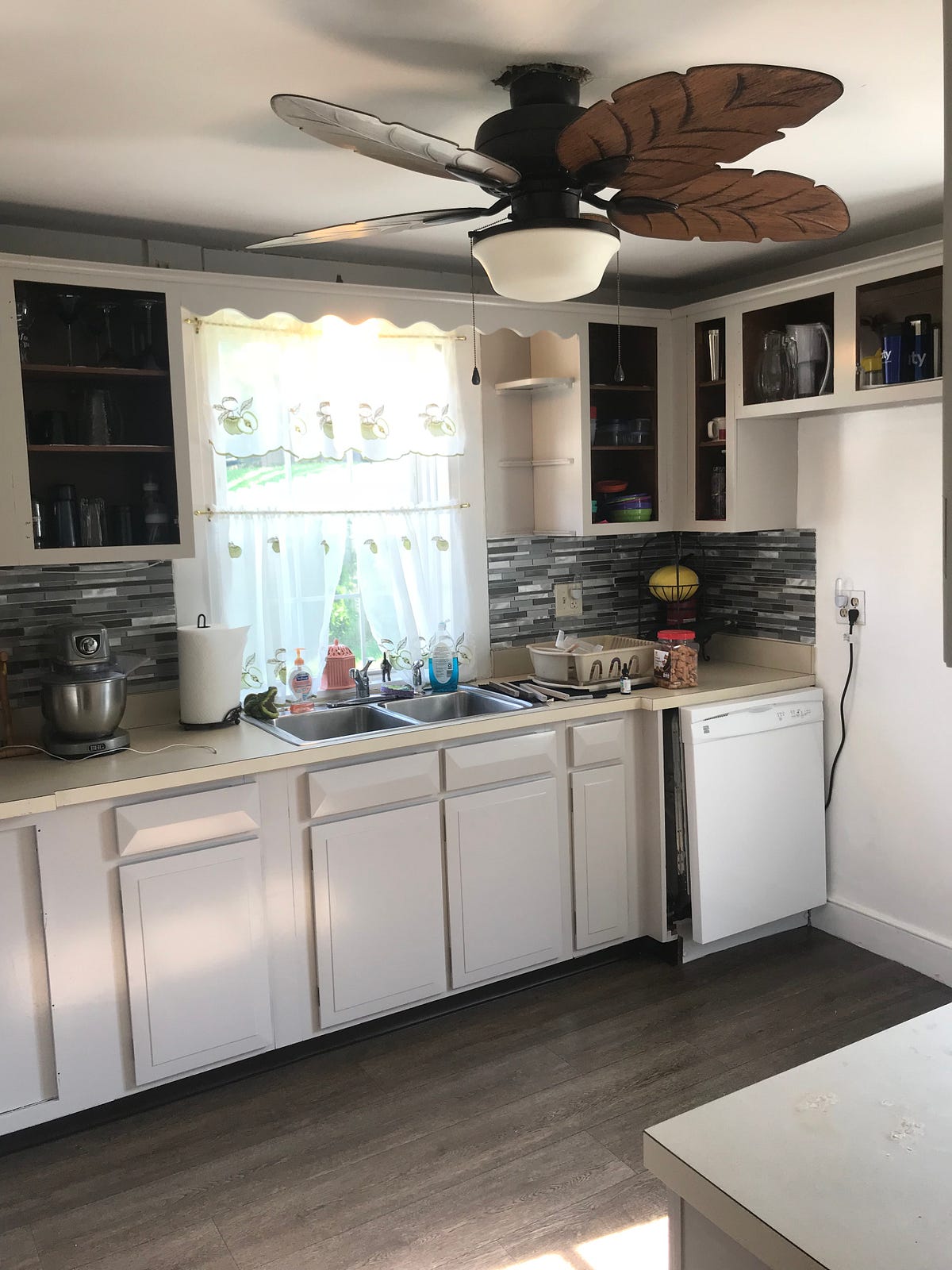 Kitchen Makeover on a Shoestring. In my last post I mentioned that both ...