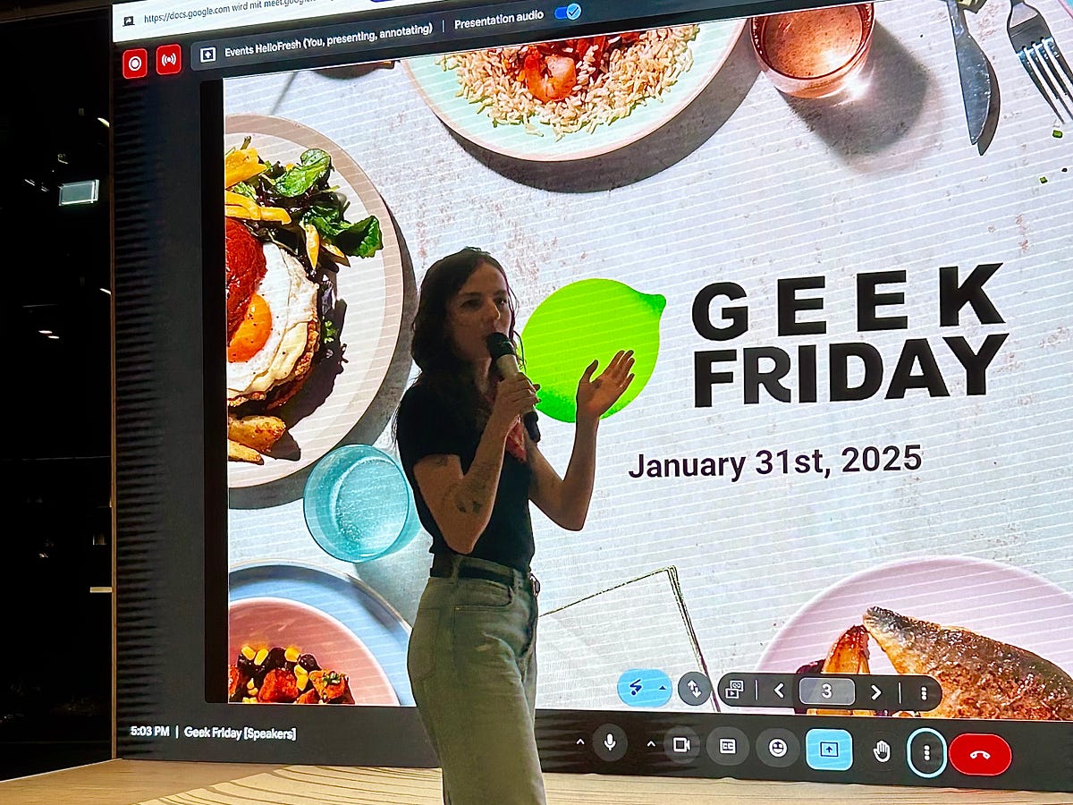 Full circle: empowering knowledge sharing, community and my own journey | by Elena Blank | Medium