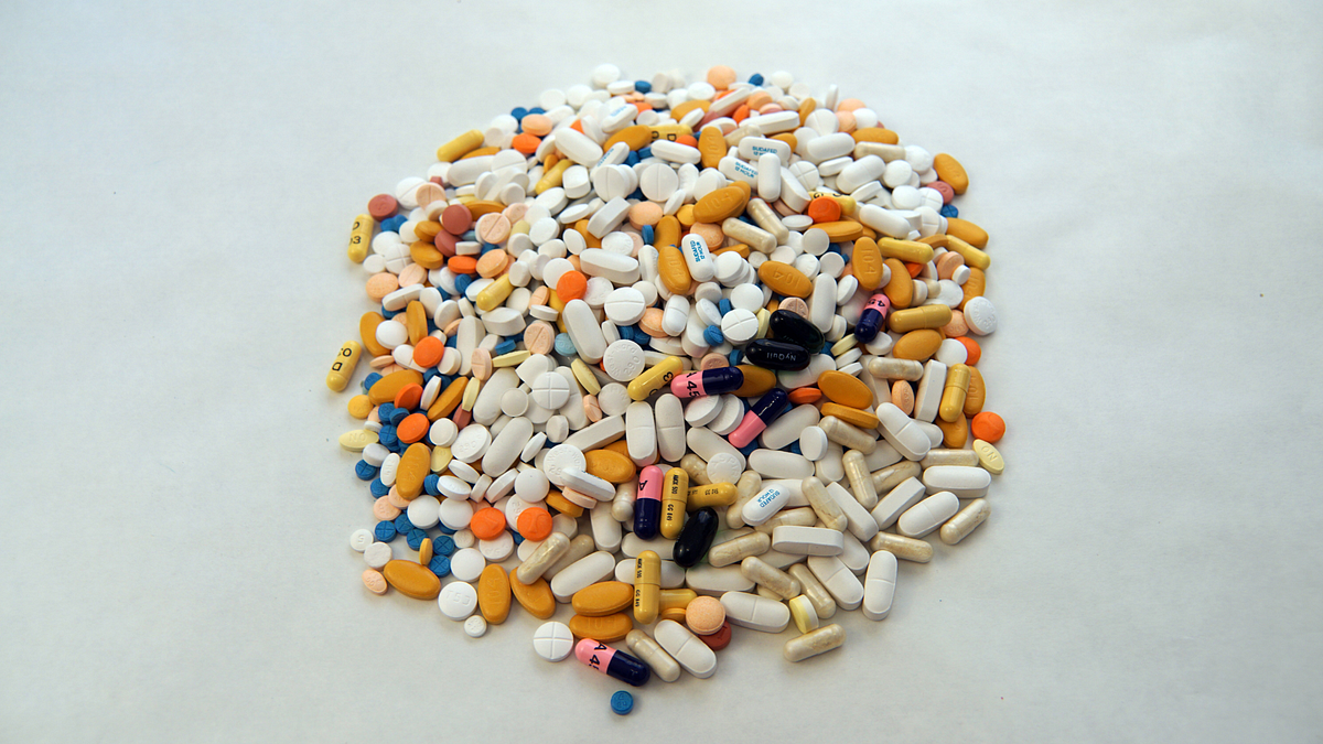 Choosing Wisely: Generic vs. Brand Name Drugs | by DeepMarketingGuru ...