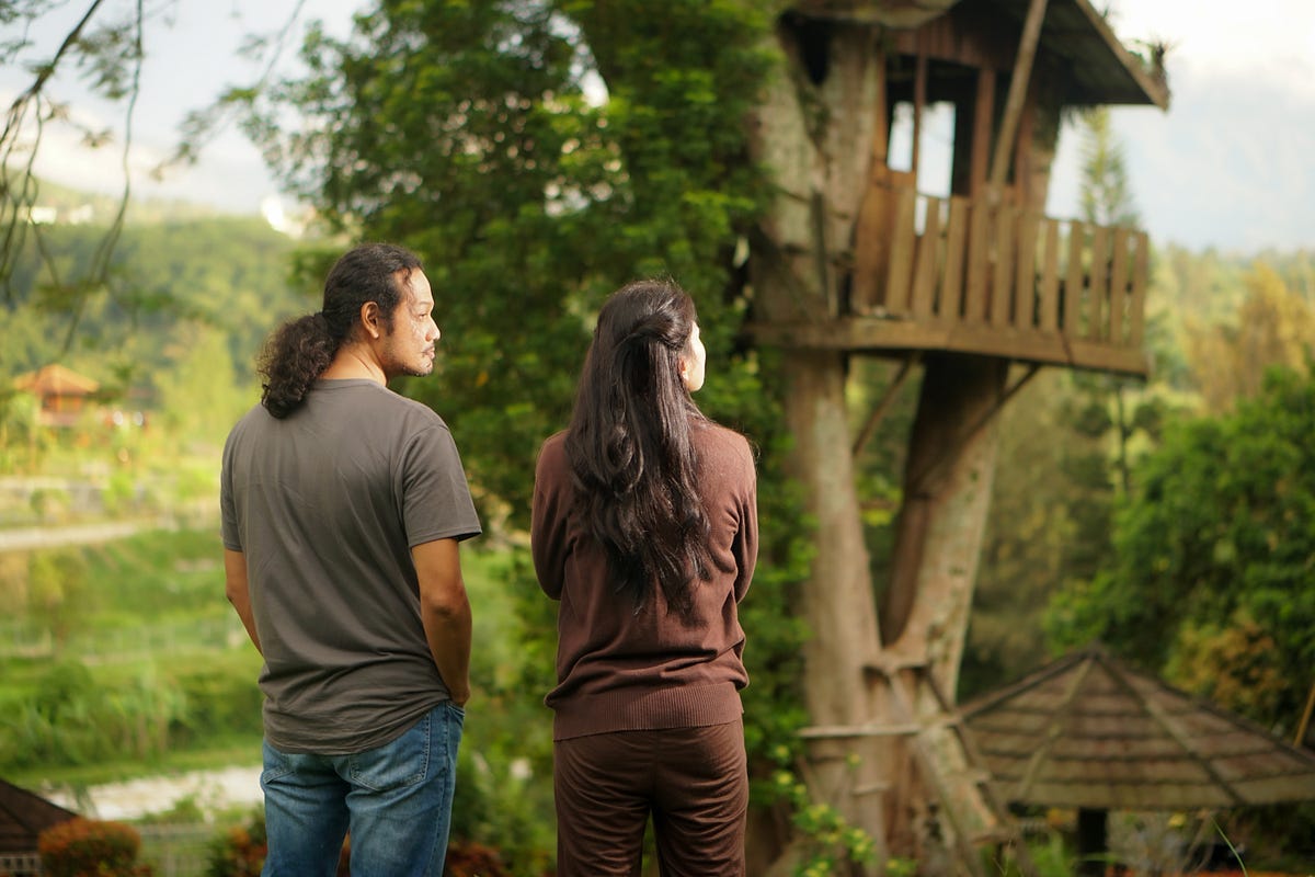 Singgah - Hilmi Sakaqi - Medium