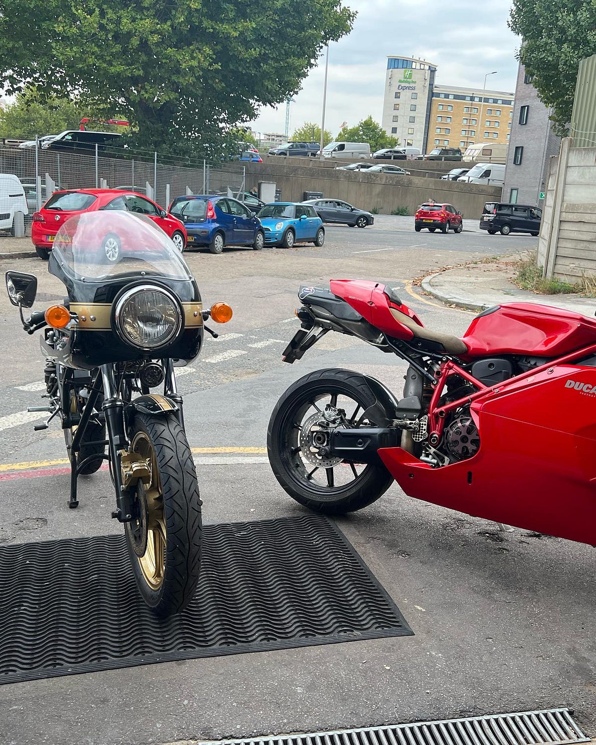 Ducati Motorcycle Expert - Ray Petty Meccanica - Medium