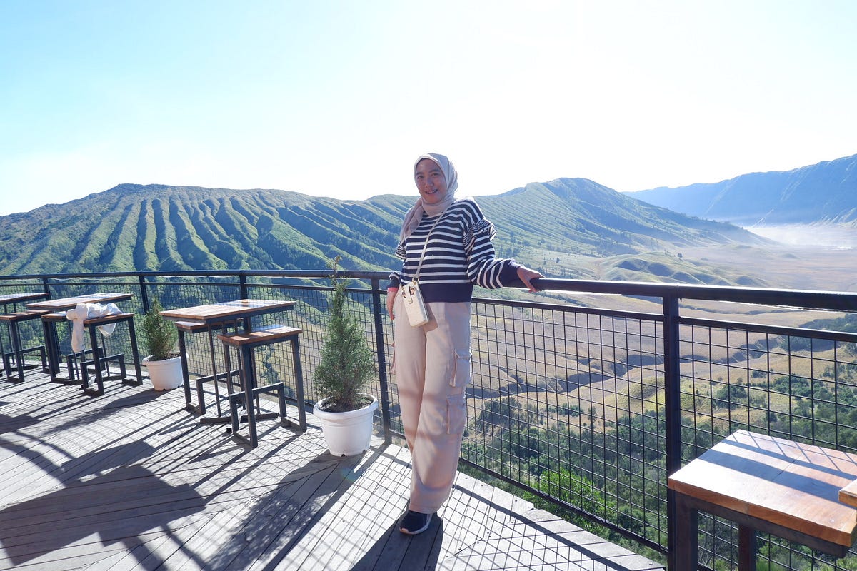 Bromo Hillside: Cafe dengan Panorama 360 Derajat. | Medium