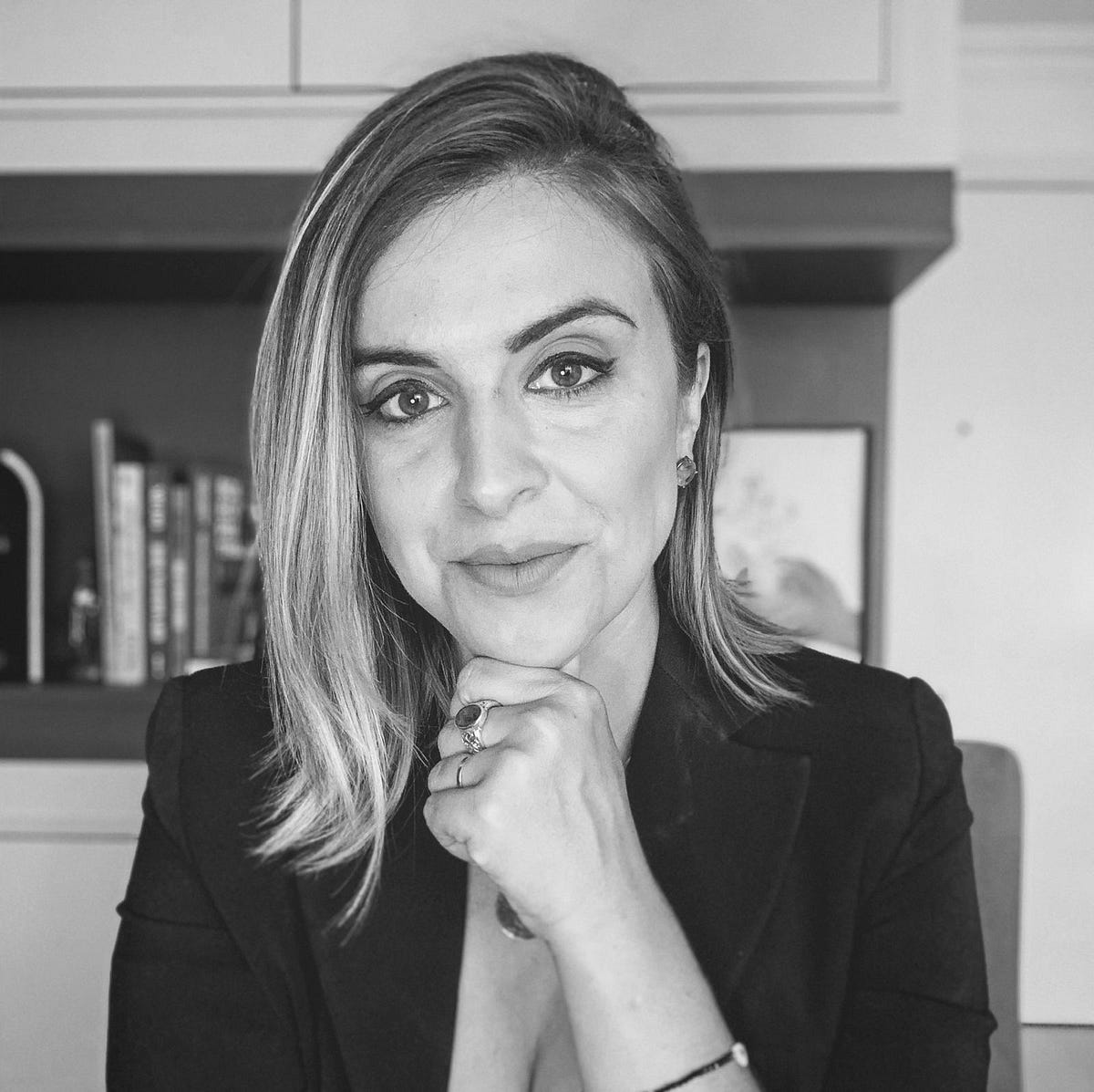 O gene jornalismo. Entrevistando Kelly Matos, jornalista… | by Ana ...