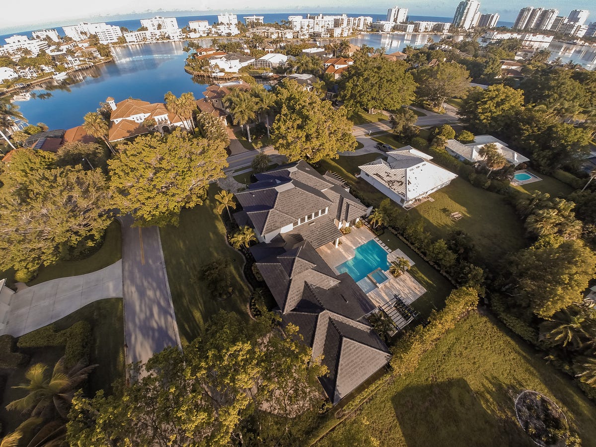 An Insider’s Guide to Naples Neighborhoods | by Encore Realty, LLC | Medium