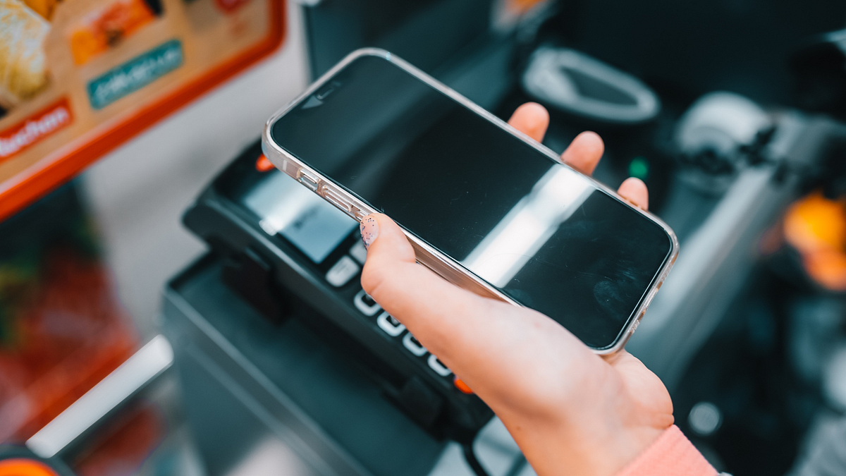 The Benefits of Buying a Used Mobile Phone | by Aponhut | Jul, 2024 ...