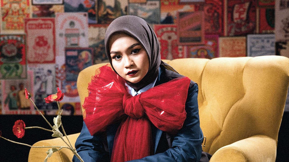 REVIEW SALMA SALSABIL "BERHARAP PADA TIMUR" : Debut Nostalgia dengan ...