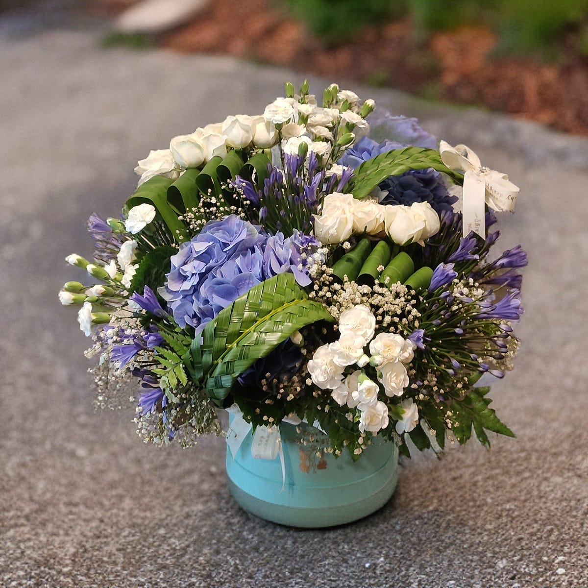 How do I choose the right size and shape for the wedding bouquet? | by ...