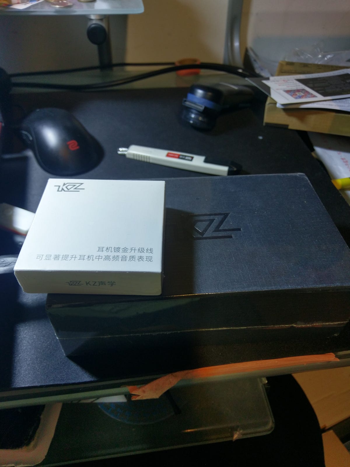 KZ ZS5 |惹眼的外觀背後，到底藏著什麼料？. 在淘寶上替舍弟下訂KZ… | by 吃燒烤海螺 | Medium