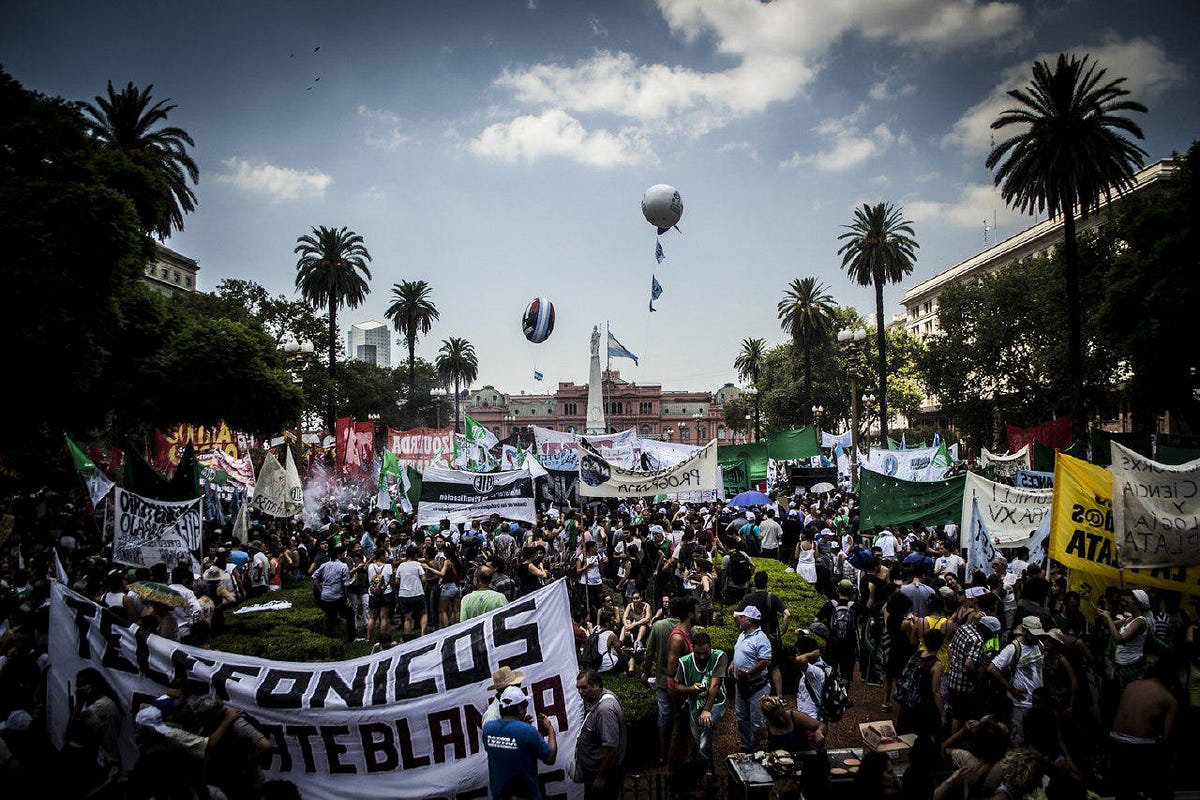 Protocolo de despidos: Argentina y el primer paro naciónal en la gestión Macri | by Facción ...
