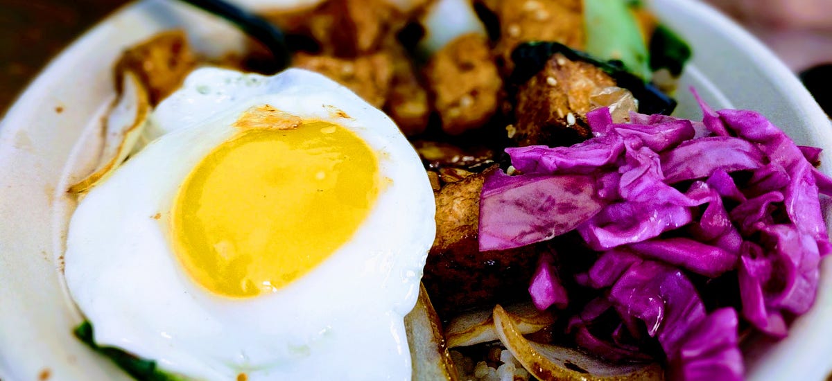 排序陣列中找兩數總和. 這其實也可以用上一題 HashSet 解決 O(n)/O(n) 跟排序無關： | by Andrew Chen ...