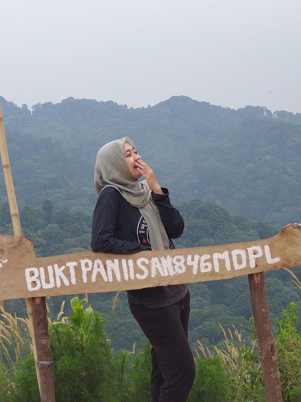 Cerita Perjalanan ke Bukit Paniisan: Seru, Murah, dan Menyenangkan | by Mentari Arum | Medium